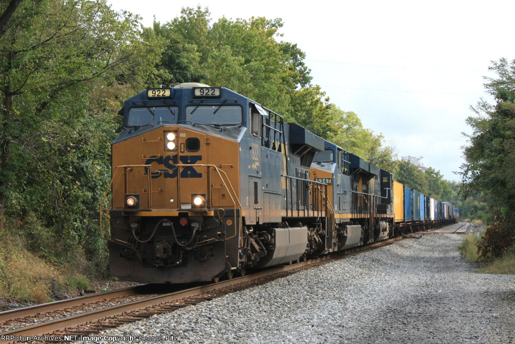 CSX 922 and train Q031